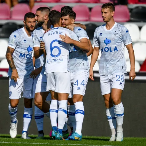 Il Como più bello fa guardare in alto - Sport Calcio Como calcio