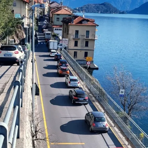 Traffico regina caos
