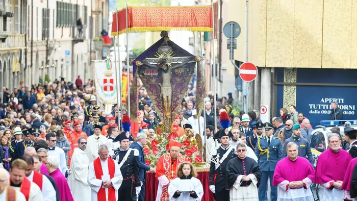 Via alla settimana di Pasqua