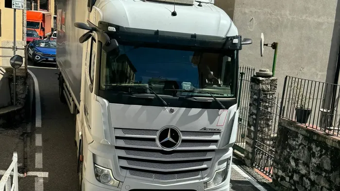 La Statale Regina soffoca: 90 tir al giorno