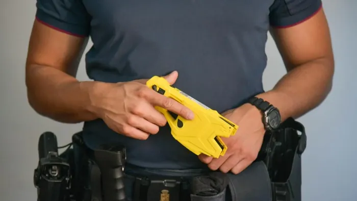 Taser a Como, inizia la sperimentazione. Ecco come funziona