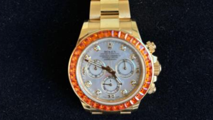 Fermato alla dogana con un orologio da 300mila euro: era nullatenente Fermato alla dogana con un orologio da 300mila euro: era nullatenente