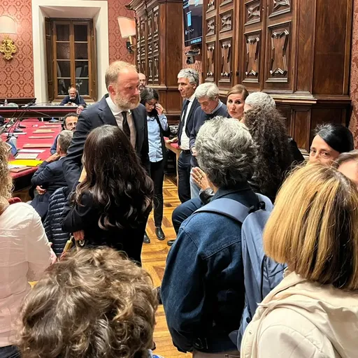 Como, in Cmune protesta per la chiusura delle scuole