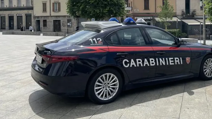 Truffa dell’abbraccio, è ancora allarme. Un'Astra nera nei sospetti