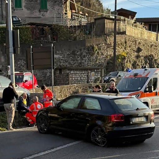 Incidente al confine tra Canzo e Asso: lunghe code sulla Provinciale ...