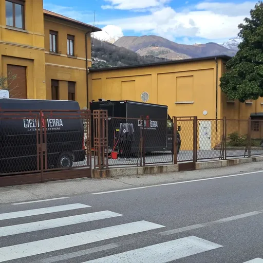 Dongo si trasforma nel set Netflix Tra gli attori anche Elodie e Favino ...