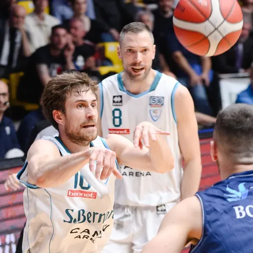 De Nicolao di nuovo leader. «Livello alto, va accettato» - Sport Basket ...