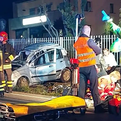 Scontro tra due auto in provinciale, sei feriti: gravissima una ragazza ...