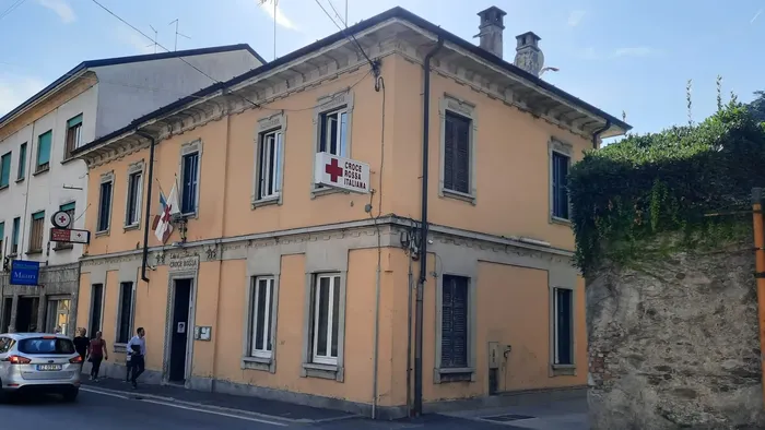 «Cibi scaduti alle famiglie povere». Nas nei magazzini della Croce ...