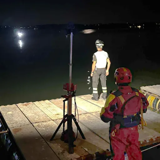 La gita in canoa finisce a testa in giù Paura per due uomini, ma sono ...