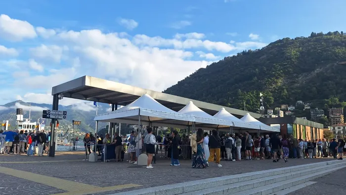 Battelli, code da piena estate. In azione i piazzisti dei boat tour ...