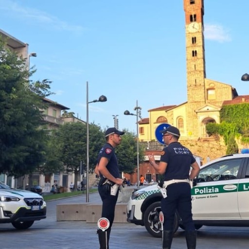 Cantù: giovanissimo con auto rubata fugge dopo aver investito un ...