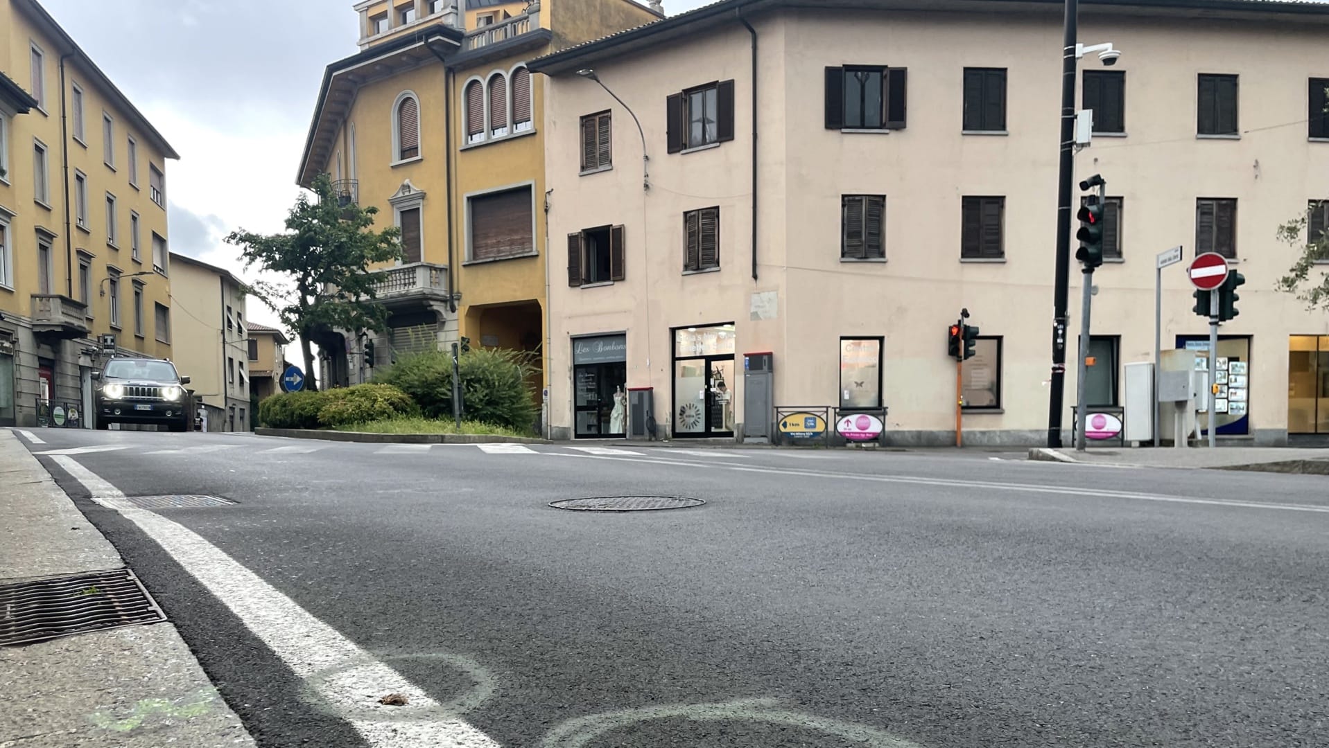 Quindicenne investe anziano e fugge con l’auto rubata