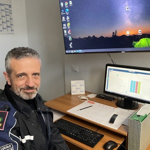 Allarme per il lancio di sassi: «Di notte colpite alcune auto»