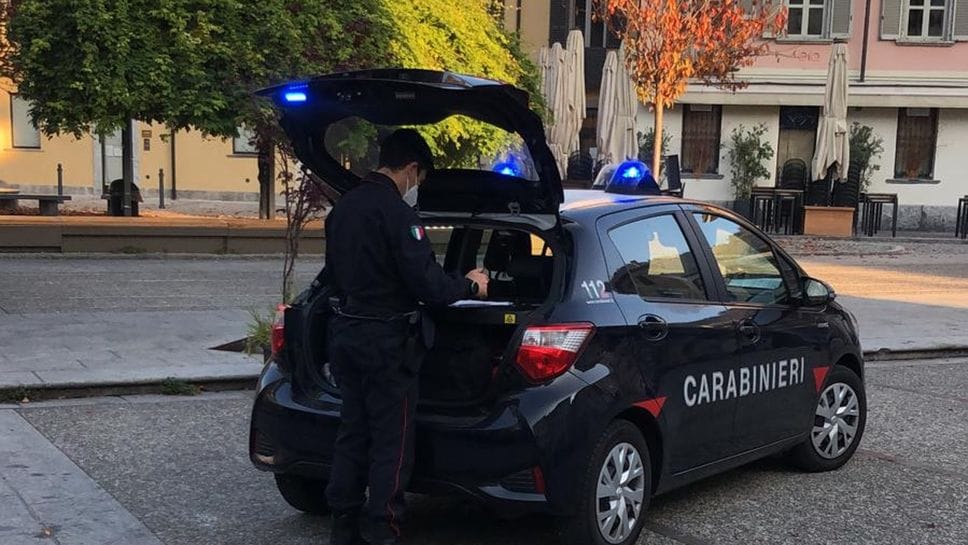 Accoltellamento in piazza Volta, giovane in rianimazione